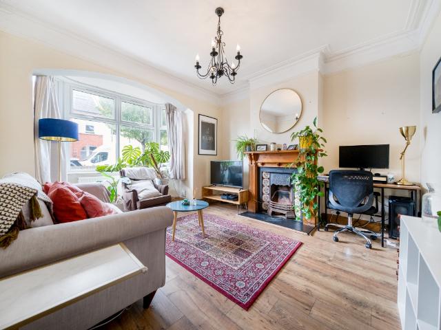 apartment to rent in Tranmere Road, London, SW18