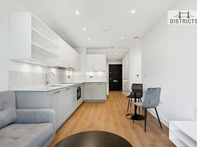 Apartment to rent in Twelve Trees Park, West Ham, E16