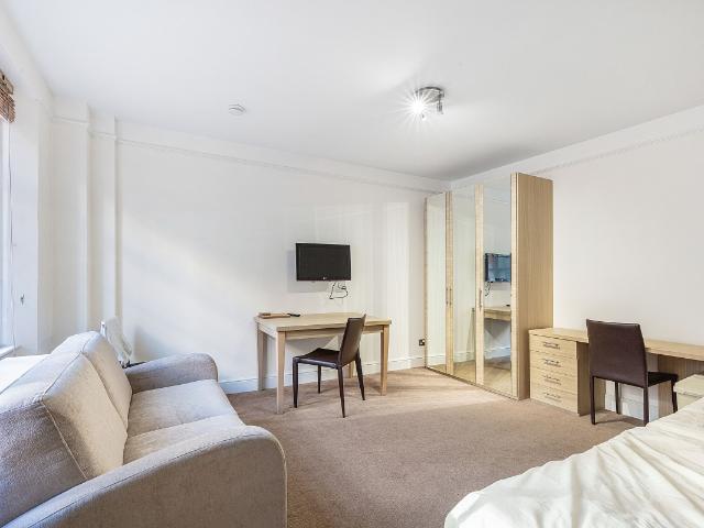 apartment to rent in Upper Woburn Place, London, WC1H