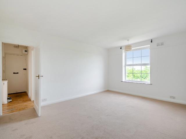 apartment to rent in Upper Richmond Road, London, SW15