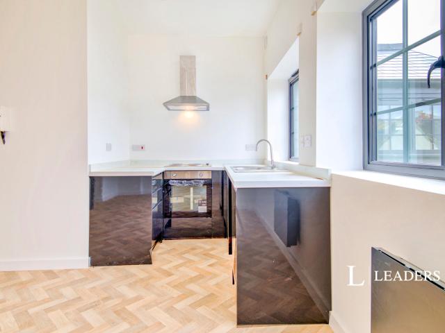 Apartment to rent in Victoria Avenue, Southend on Sea, Essex, SS2 | Leaders