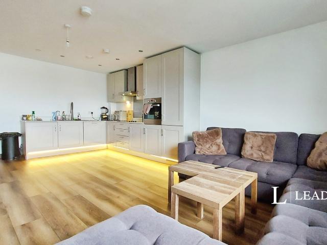 Apartment to rent in Victoria Avenue, Southend on Sea, SS2 | Leaders