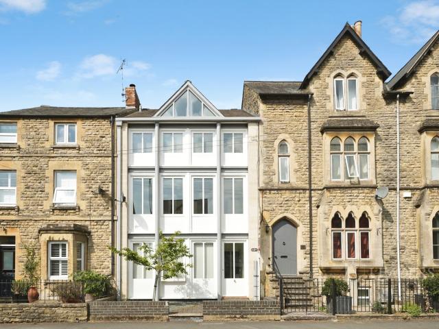 Apartment to rent in Victoria Road, Cirencester, Gloucestershire, GL7 | Leaders