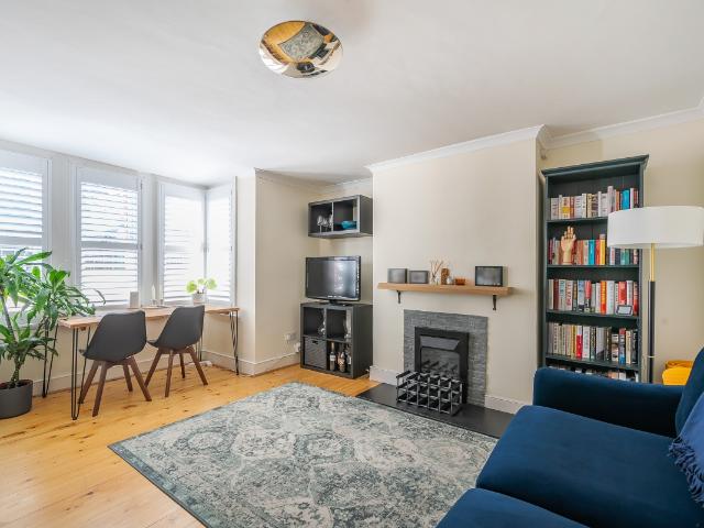 apartment to rent in Victoria Road, London, NW6