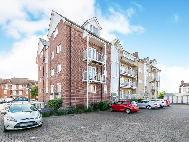 Apartment to rent in Vista Road, Clacton on Sea, CO15 | Leaders