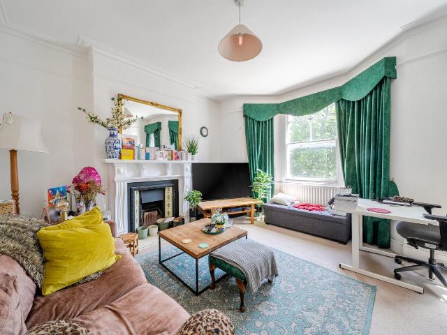 apartment to rent in Wakehurst Road, Battersea, London, SW11
