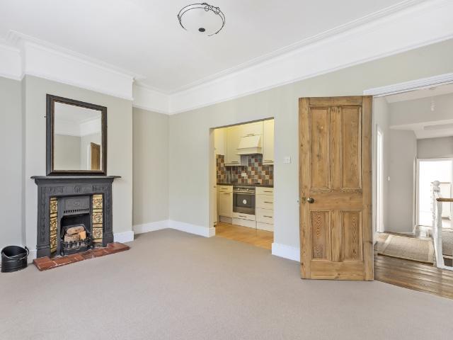 apartment to rent in Waynflete Street, London, SW18