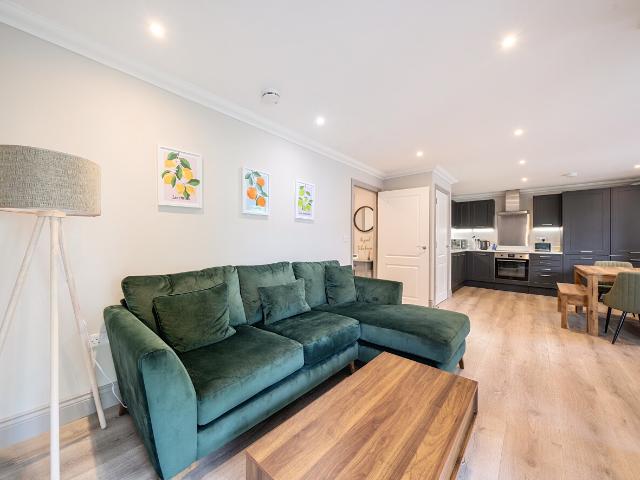 apartment to rent in Waynflete Street, London, SW18