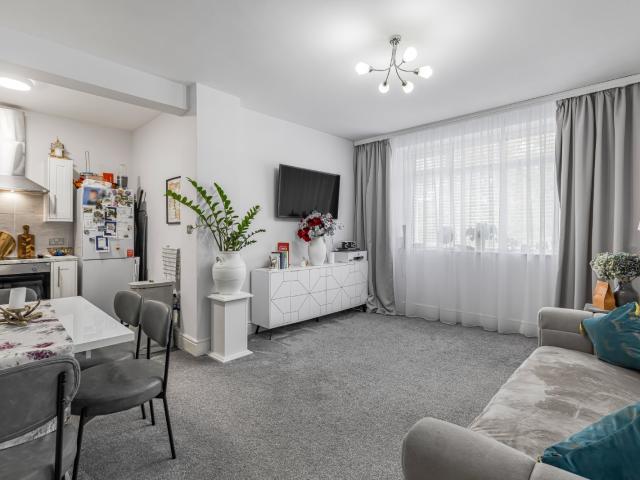apartment to rent in Wellesley Court, Maida Vale, London, W9