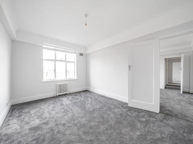 apartment to rent in Wellesley Road, Chiswick, London, W4