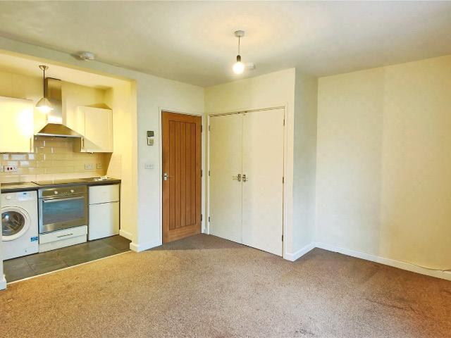Apartment to rent in Wellingborough Road, Northampton, Northamptonshire, NN1 | Leaders