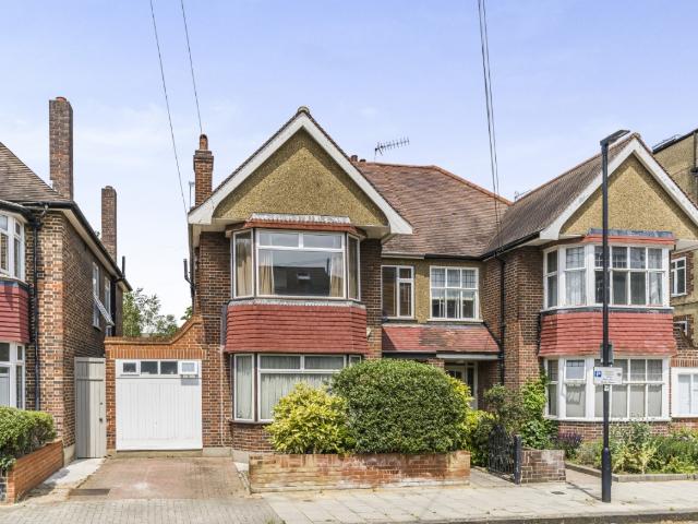 apartment to rent in West Road, Clapham, London, SW4