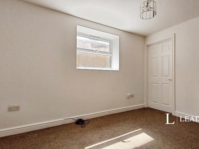 Apartment to rent in West Road, Westcliff on Sea, Essex, SS0 | Leaders