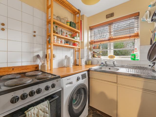 apartment to rent in Westcott Road, London, SE17