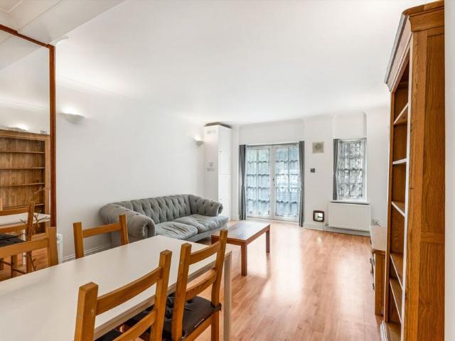 Apartment to rent in Westferry Road E14