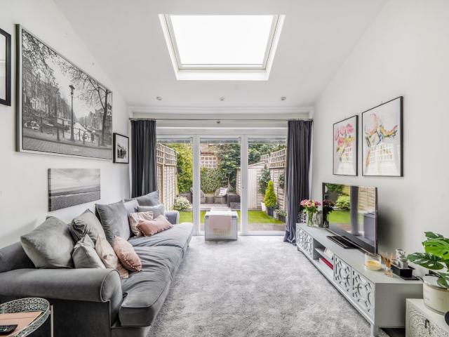 apartment to rent in Westview Close, Neasden, London, NW10