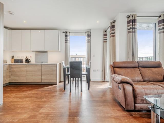 apartment to rent in Whiting Way, London, SE16