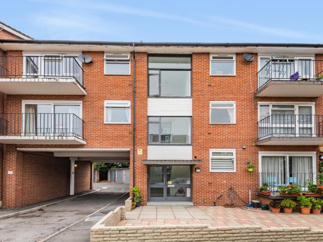 apartment to rent in Wickham Close, New Malden, KT3