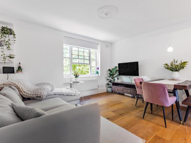 apartment to rent in William Bonney Estate, London, SW4