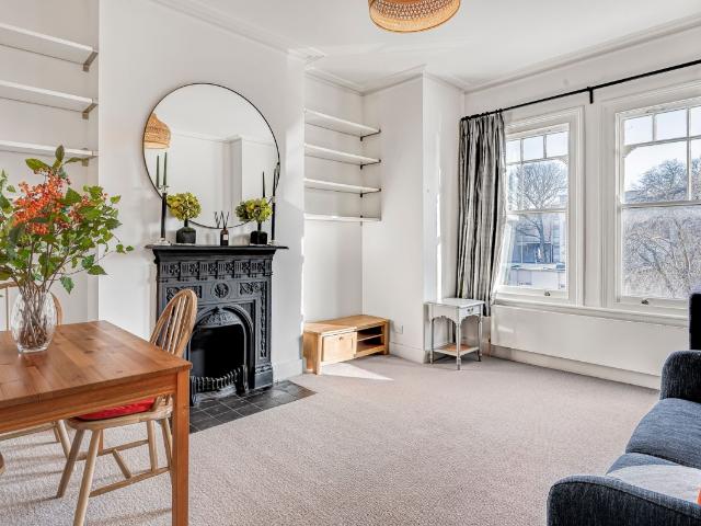 apartment to rent in Wix's Lane, Clapham Common, London, SW4