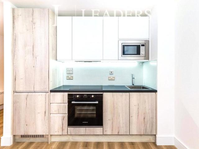 Apartment to rent in Wood Street, East Grinstead, West Sussex, RH19 | Leaders