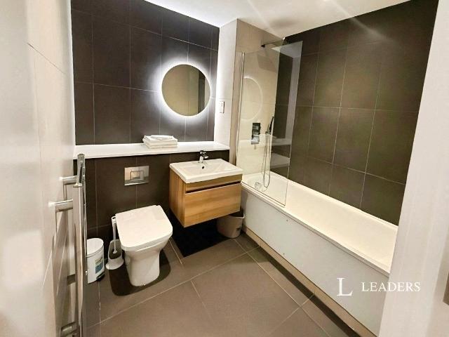 Apartment to rent in Wood Street, East Grinstead, West Sussex, RH19 | Leaders