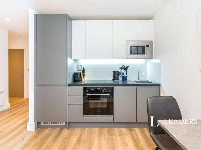 Apartment to rent in Wood Street, East Grinstead, West Sussex, RH19 | Leaders
