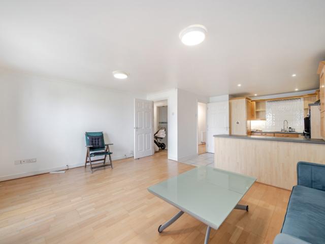 apartment to rent in Woodlands Crescent, Surrey Quays, London, SE16