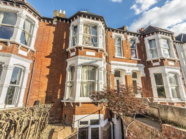 apartment to rent in Woodside, Wimbledon, London, SW19