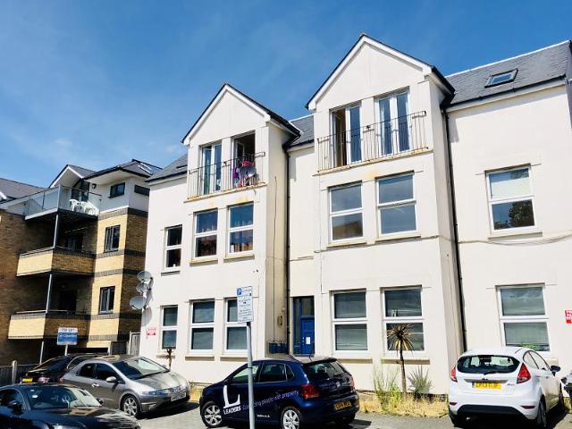 Apartment to rent in Woodstock Road, Croydon, CR0 | Leaders