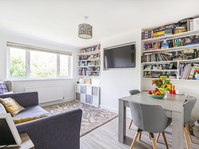 apartment to rent in Worsley Bridge Road, London, SE26