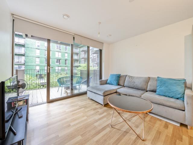 apartment to rent in Ace Way, London, SW11