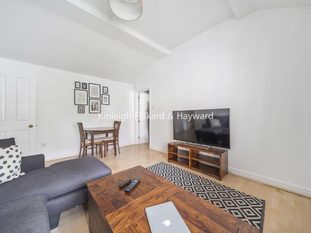 apartment to rent in Albany Mews, London, N1