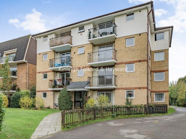 apartment to rent in Albemarle Road, Beckenham, Kent, BR3
