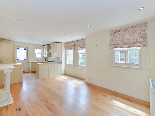 apartment to rent in Albert Bridge Road, Battersea, London, SW11