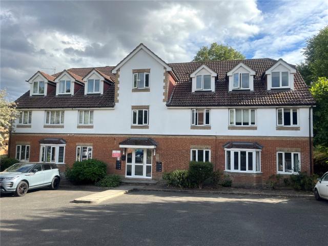 Apartment to rent in Alexandra Gardens, Knaphill, Woking, Surrey, GU21 | Leaders