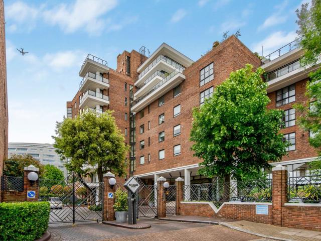 apartment to rent in Anhalt Road, Battersea, London, SW11
