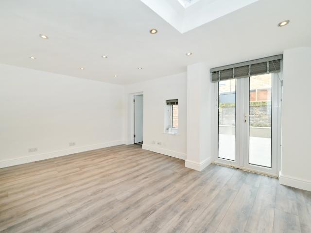 apartment to rent in Anselm Road, Fulham, London, SW6
