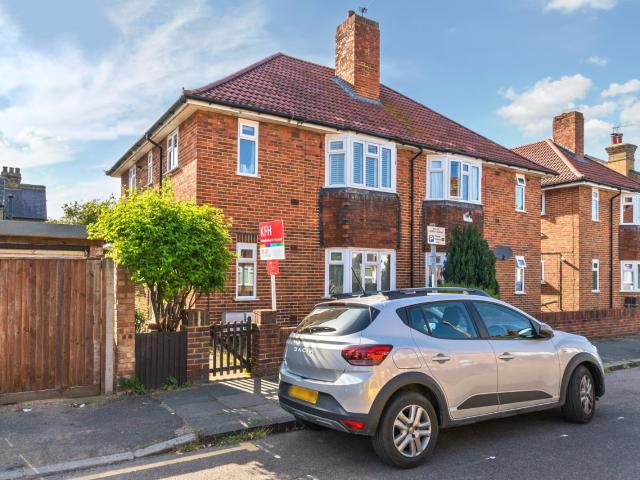 apartment to rent in Balmoral Road, Kingston upon Thames, KT1