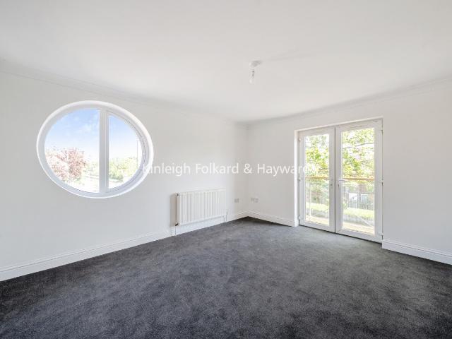 apartment to rent in Barrowell Green, London, N21