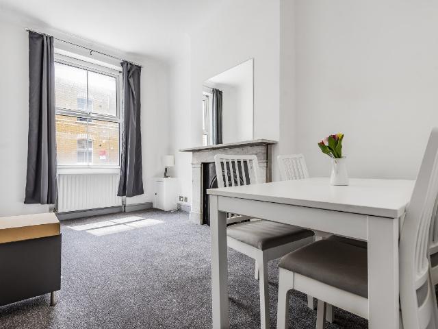 apartment to rent in Battersea Park Road, London, SW11
