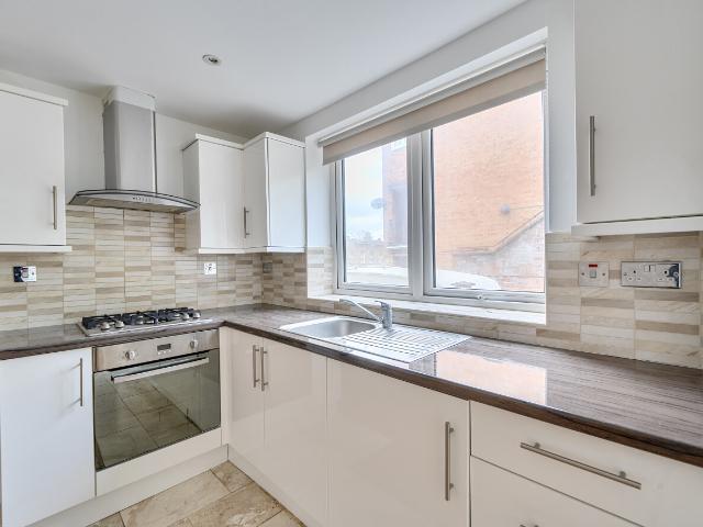 apartment to rent in Benton's Lane, London, SE27