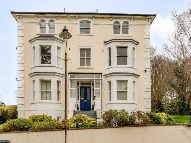 apartment to rent in Belvedere Road, Crystal Palace, London, SE19