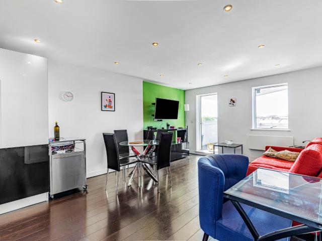 apartment to rent in Bellefields Road, London, SW9