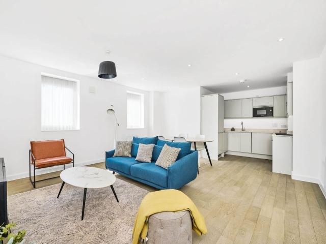 apartment to rent in Bellingham Road, London, SE6