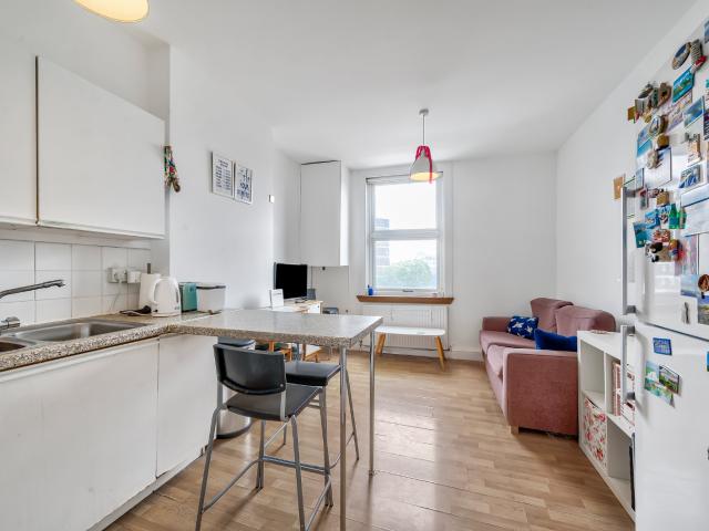 apartment to rent in Belsize Road, London, NW6