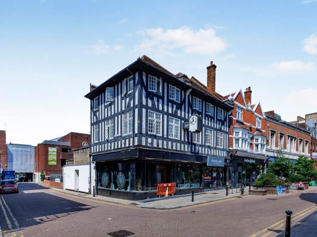 Apartment to rent in Bishops Hall, Kingston upon Thames, KT1 | Leaders