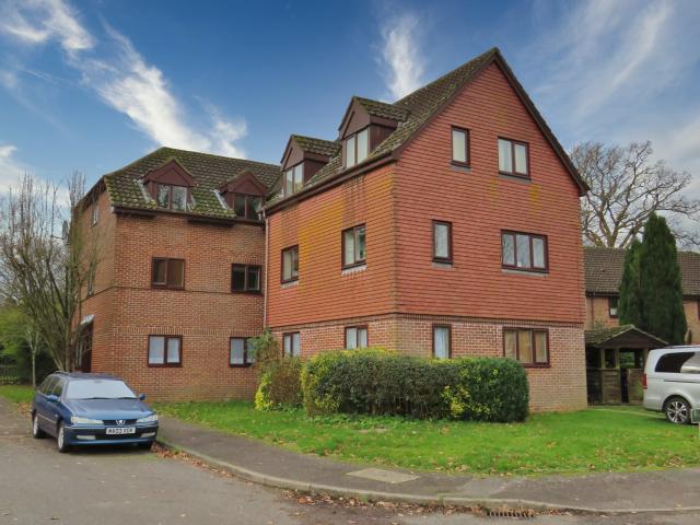 apartment to rent in Black Swan Close, Pease Pottage