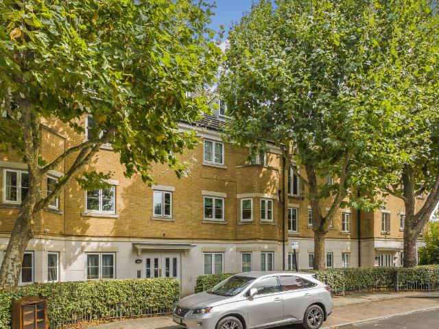 apartment to rent in Blakes Road, London, SE15