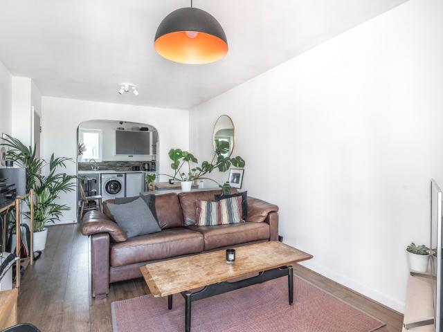 apartment to rent in Blytheswood Place, London, SW16